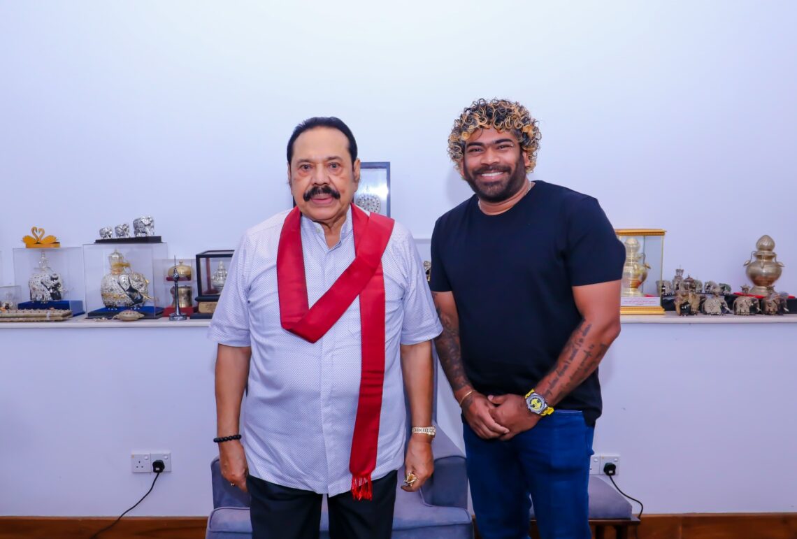Lasith Malinga Meets Former President Mahinda Rajapaksa at Wijerama ...